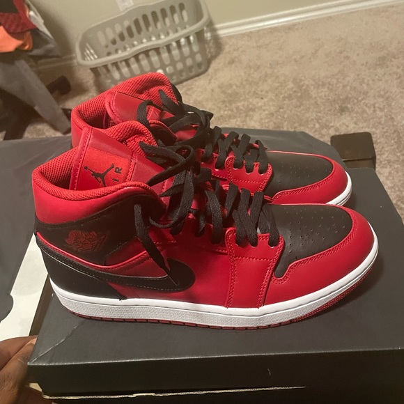 Shoes | Mens Nike Air Jordan 1 Mid Reverse Breds 95 | Poshmark